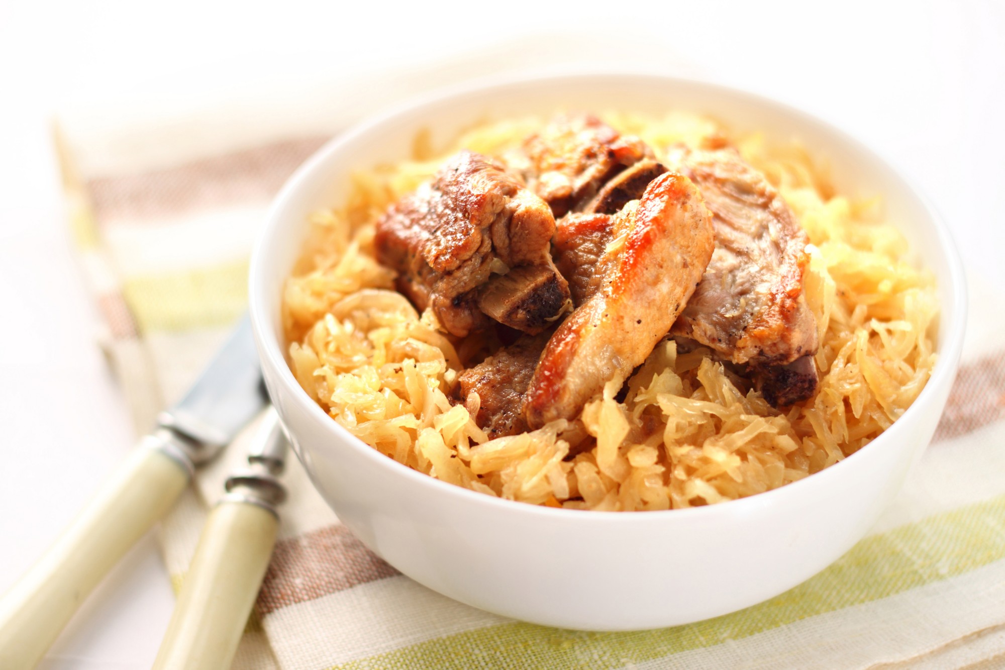 Oven-Baked Pork Ribs with Sauerkraut: A Traditional German Delight ...